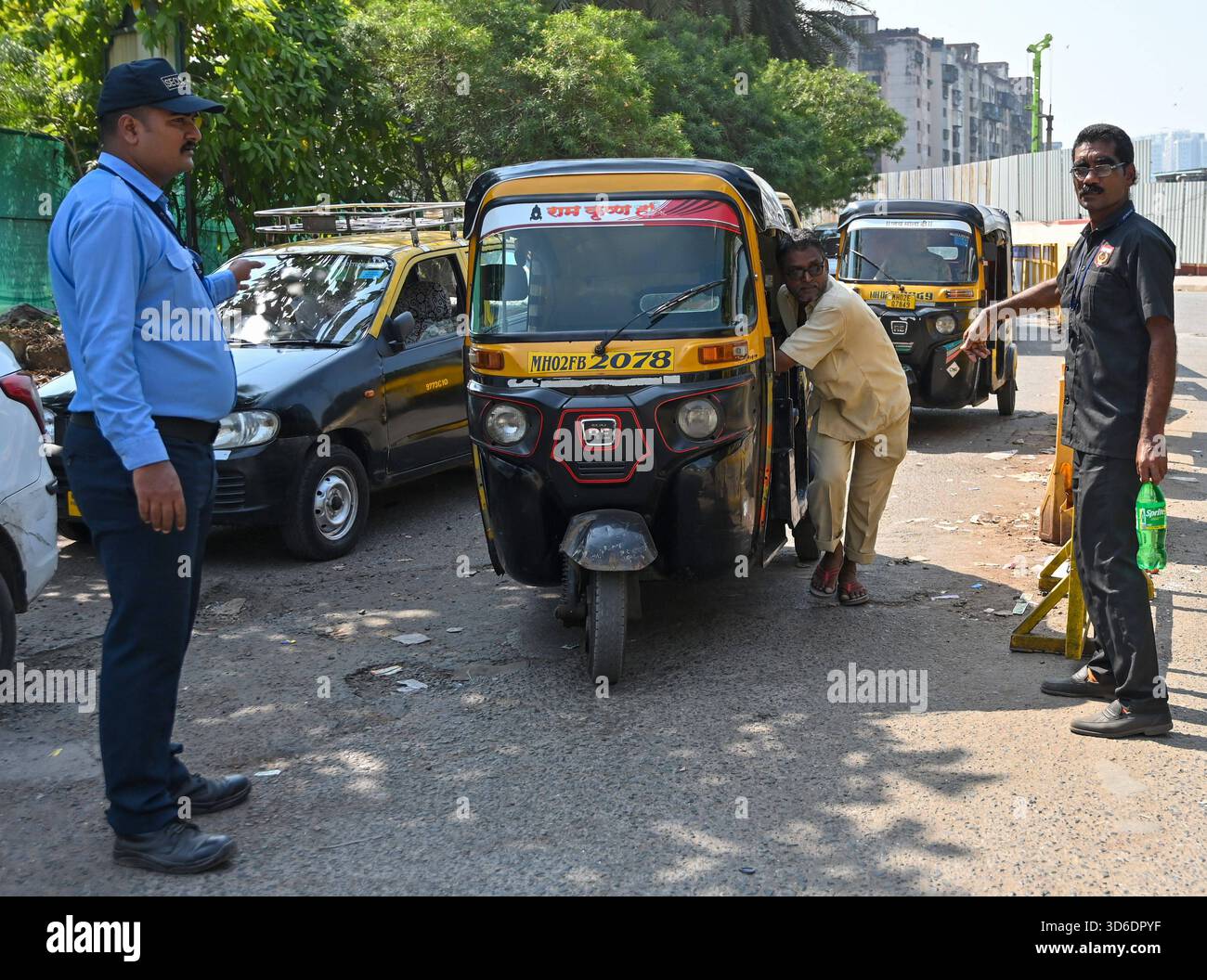 MUMBAI, INDIA - NOVEMBER 18: Long queues of rickshaws, taxis, and cars ...
