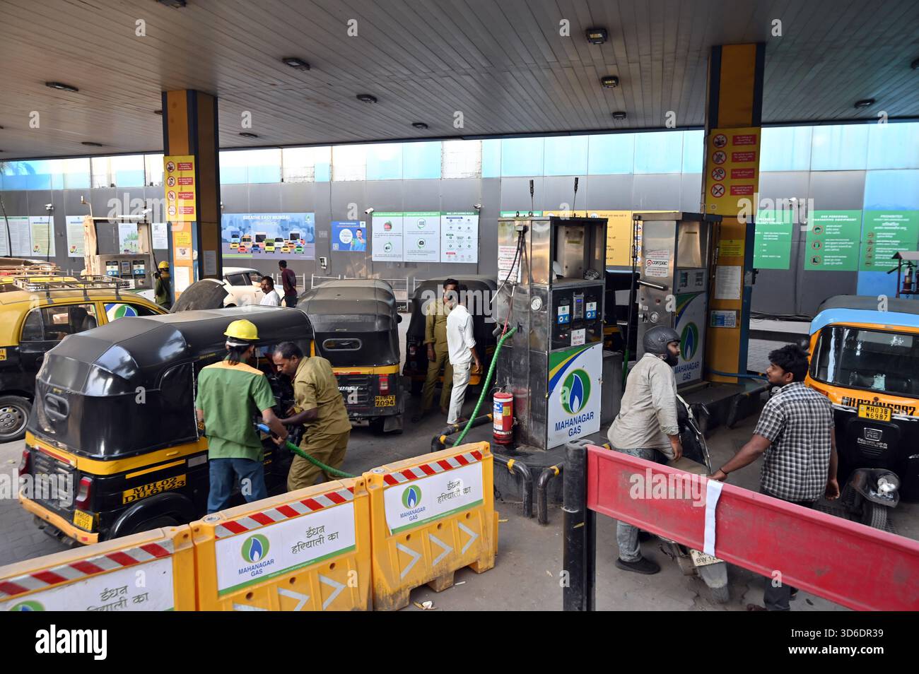 MUMBAI, INDIA - NOVEMBER 18: Long queues of rickshaws, taxis, and cars ...