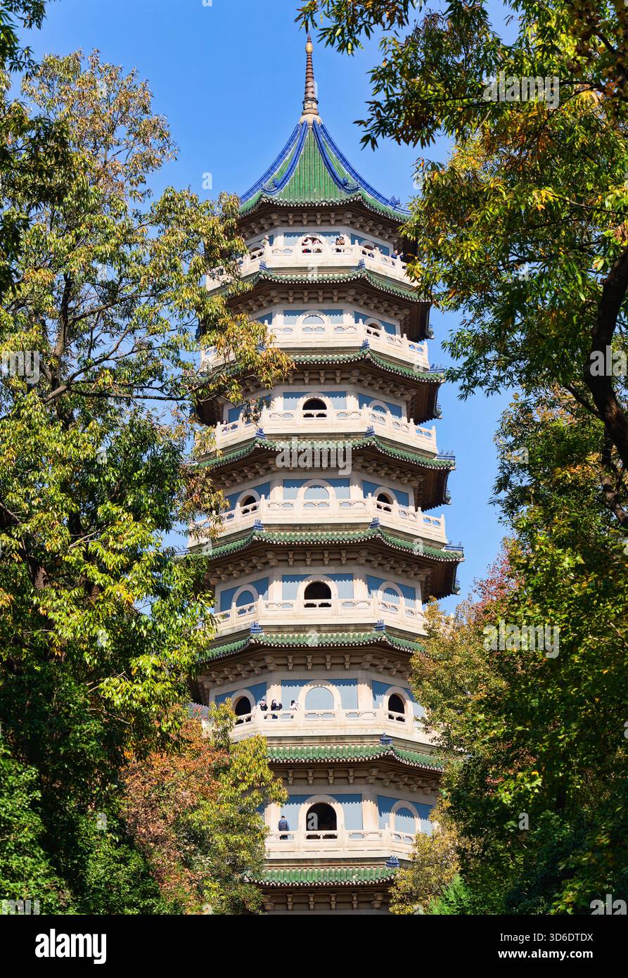 Linggu Temple in Autumn - The Maple Leaf Festival in Nanjing Stock ...