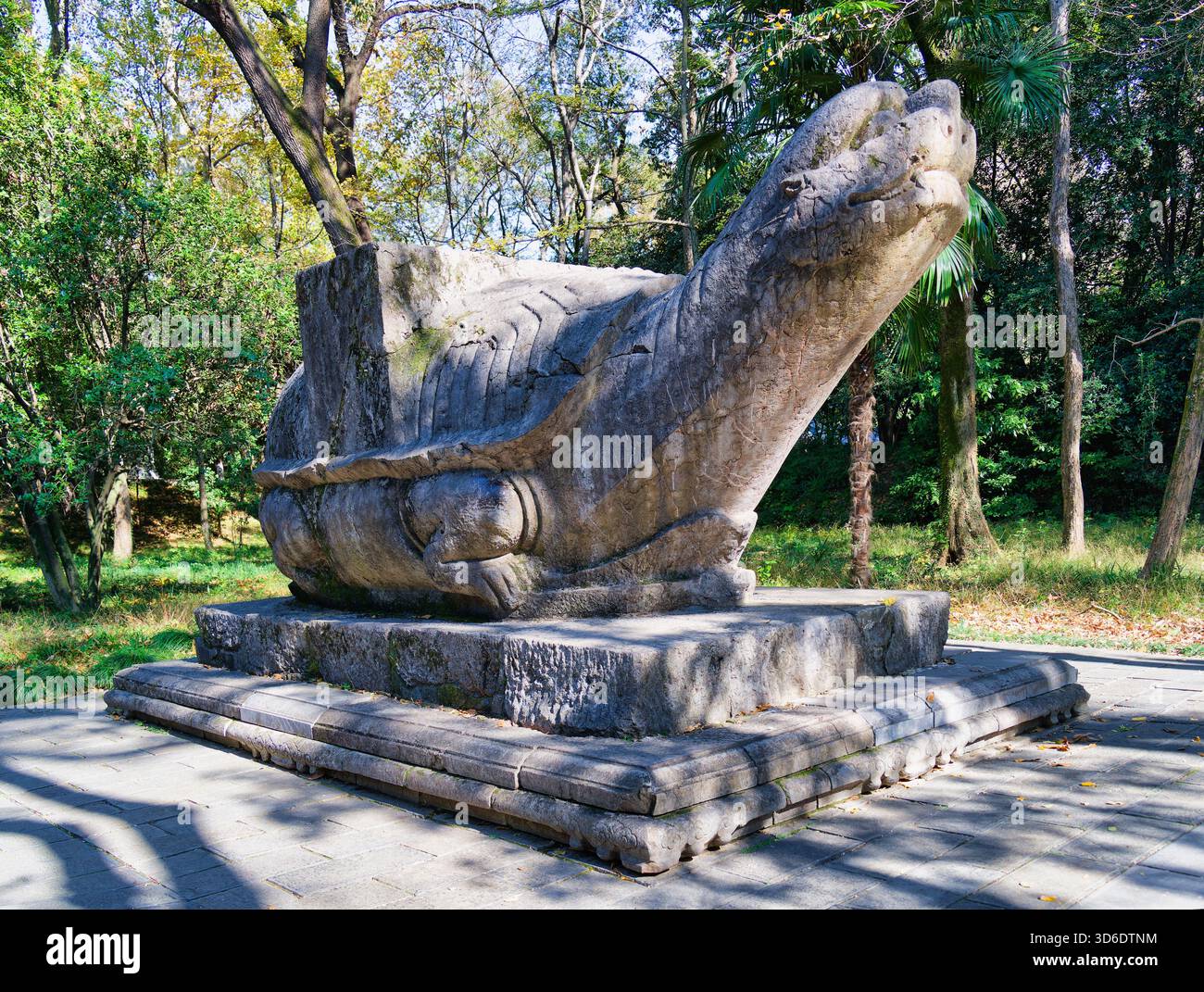 Linggu Temple in Autumn - The Maple Leaf Festival in Nanjing Stock ...