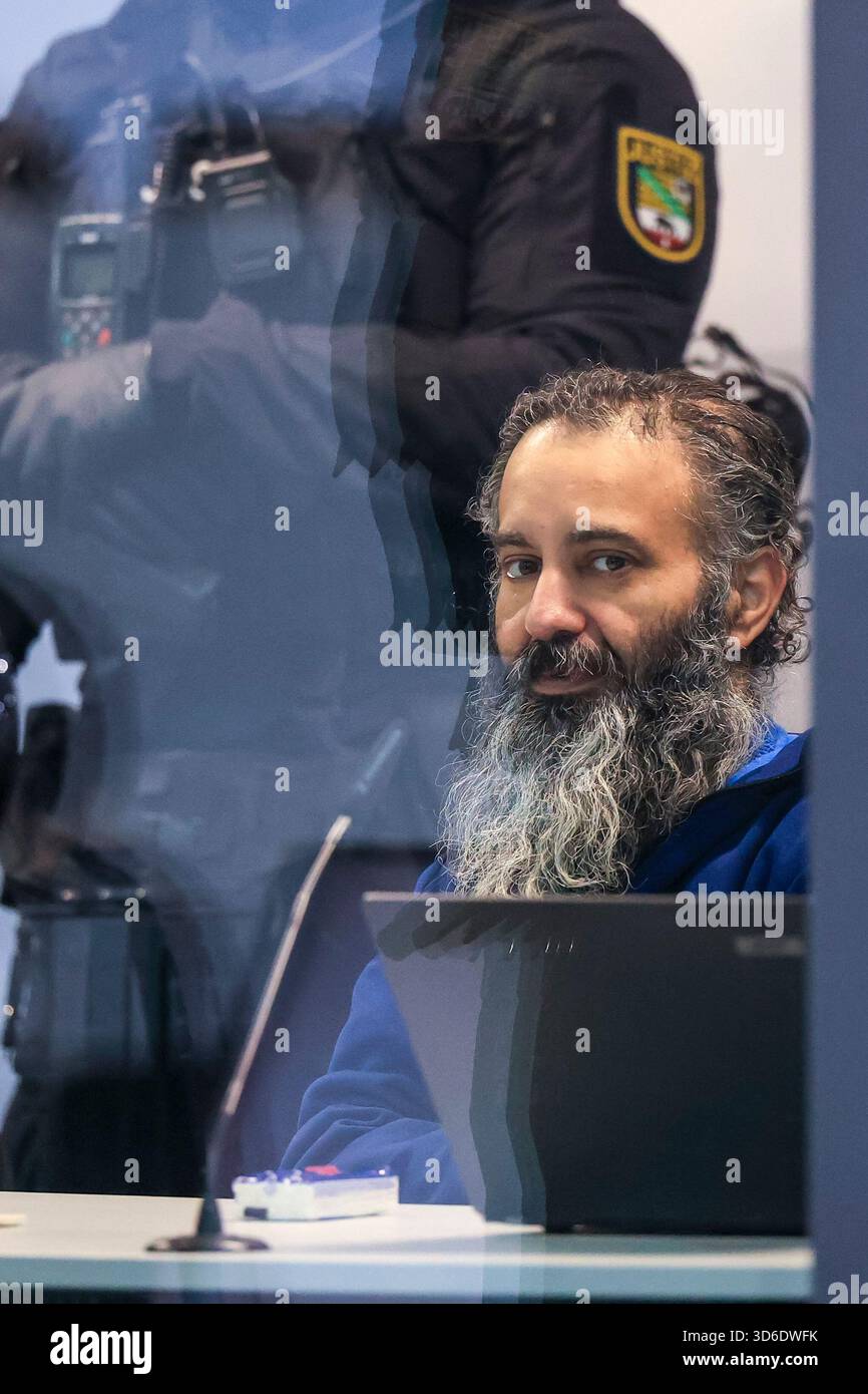20 November 2025, Saxony-Anhalt, Magdeburg: The defendant Taleb al ...