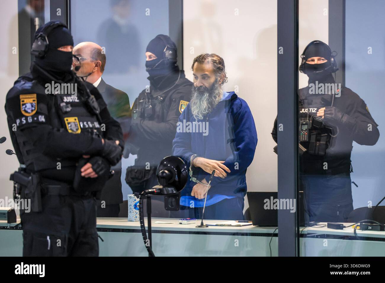 20 November 2025, Saxony-Anhalt, Magdeburg: The defendant Taleb al ...
