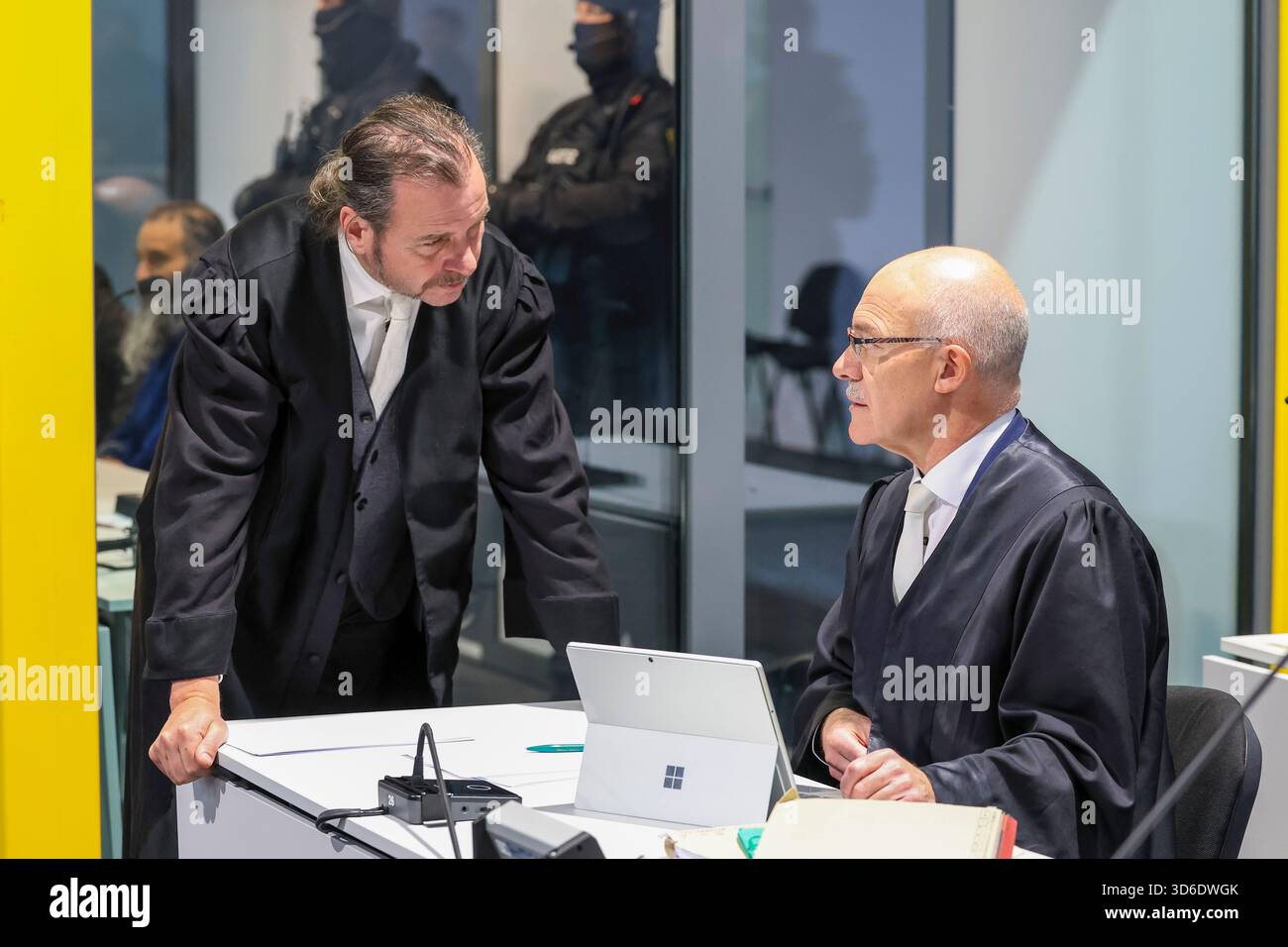 20 November 2025, Saxony-Anhalt, Magdeburg: Public defenders Thomas ...
