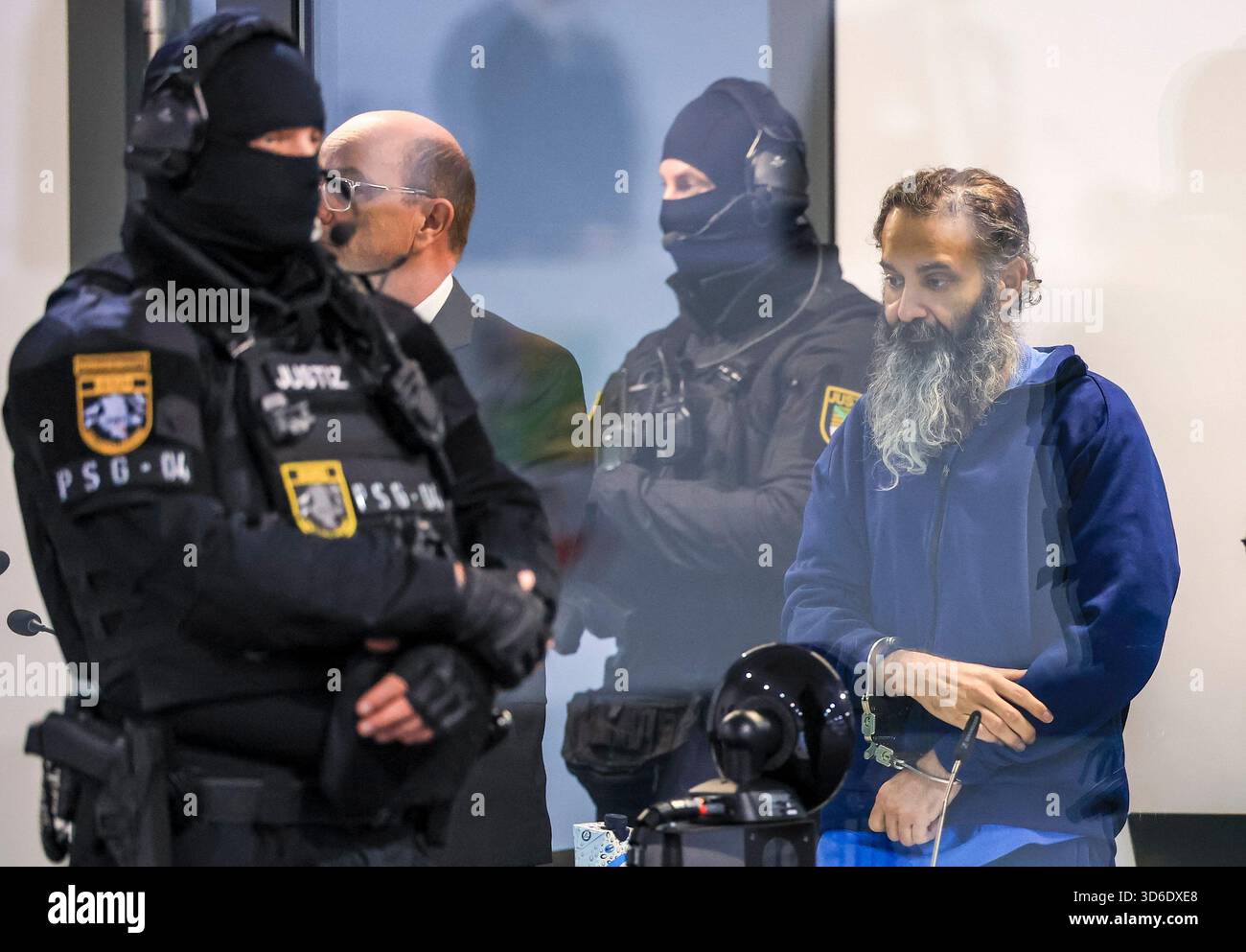 20 November 2025, Saxony-Anhalt, Magdeburg: Defendant Taleb al ...