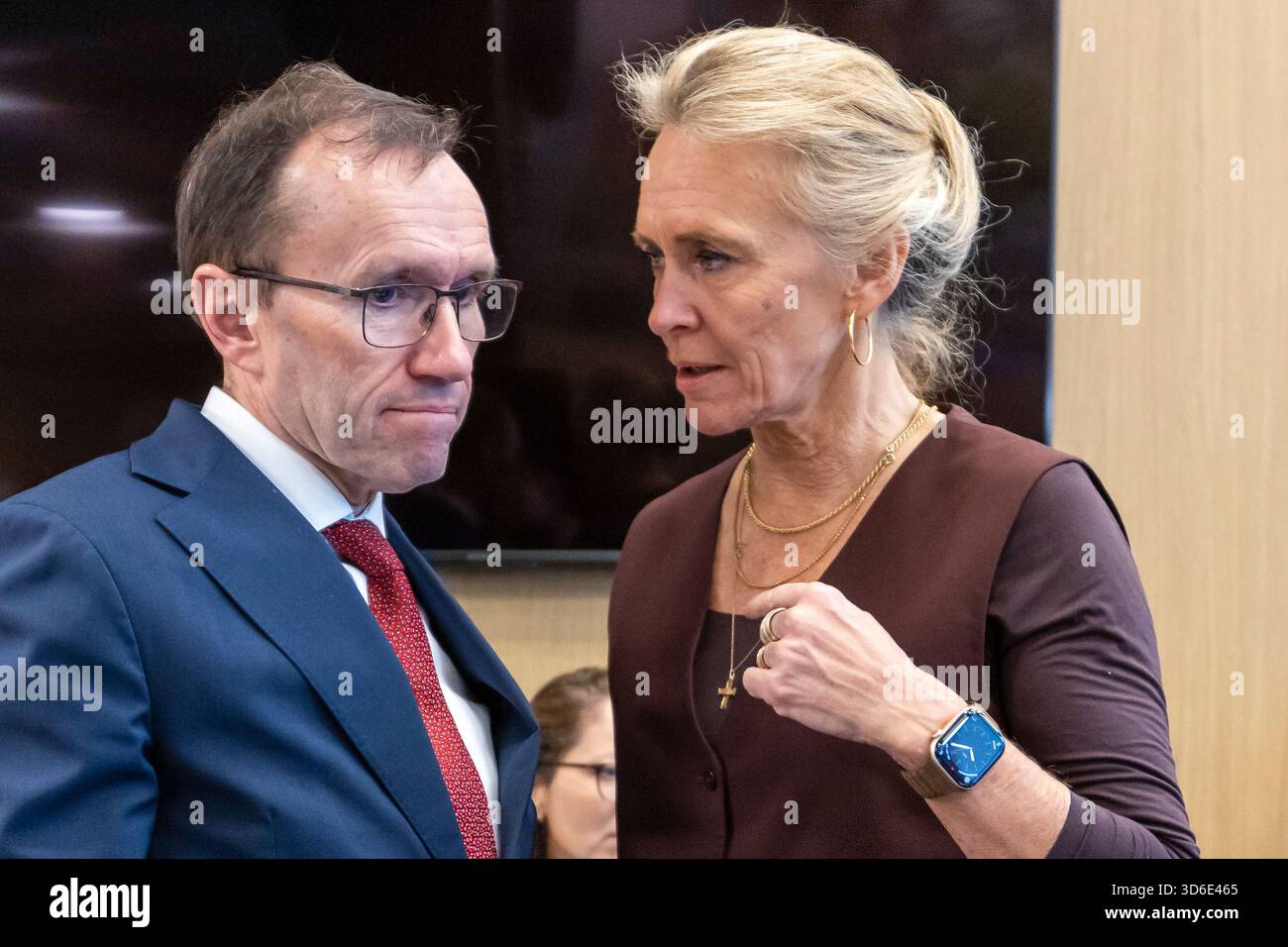 Norway's Foreign Minister Espen Barth Eide, left, talks with Iceland's ...