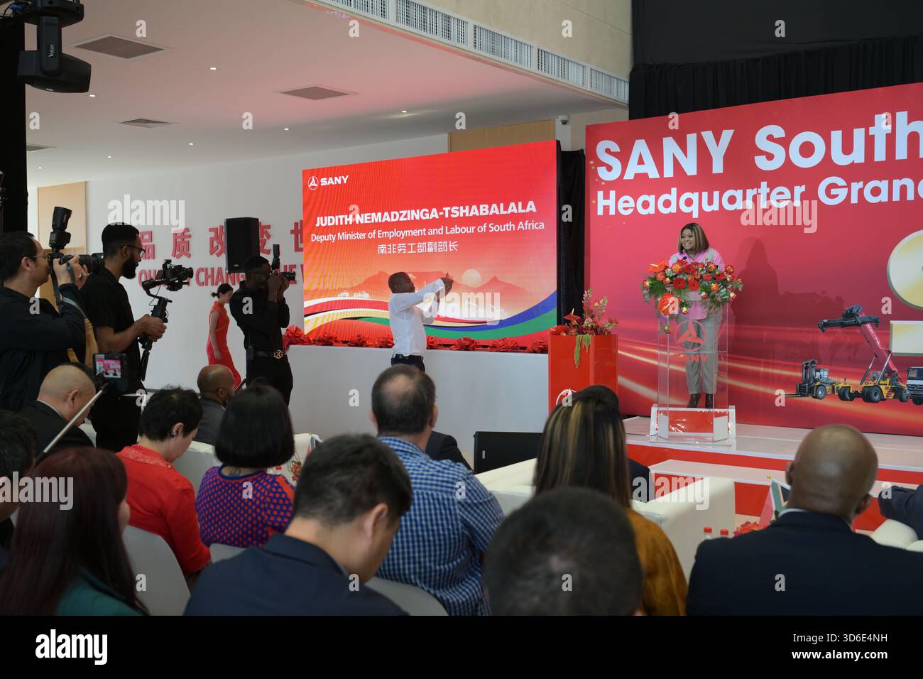 (251120) -- JOHANNESBURG, Nov. 20, 2025 (Xinhua) -- South African ...