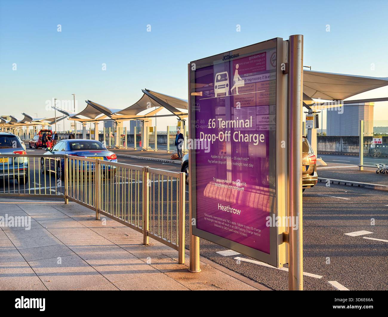 Drop off zone for terminal 5 hi-res stock photography and images - Alamy