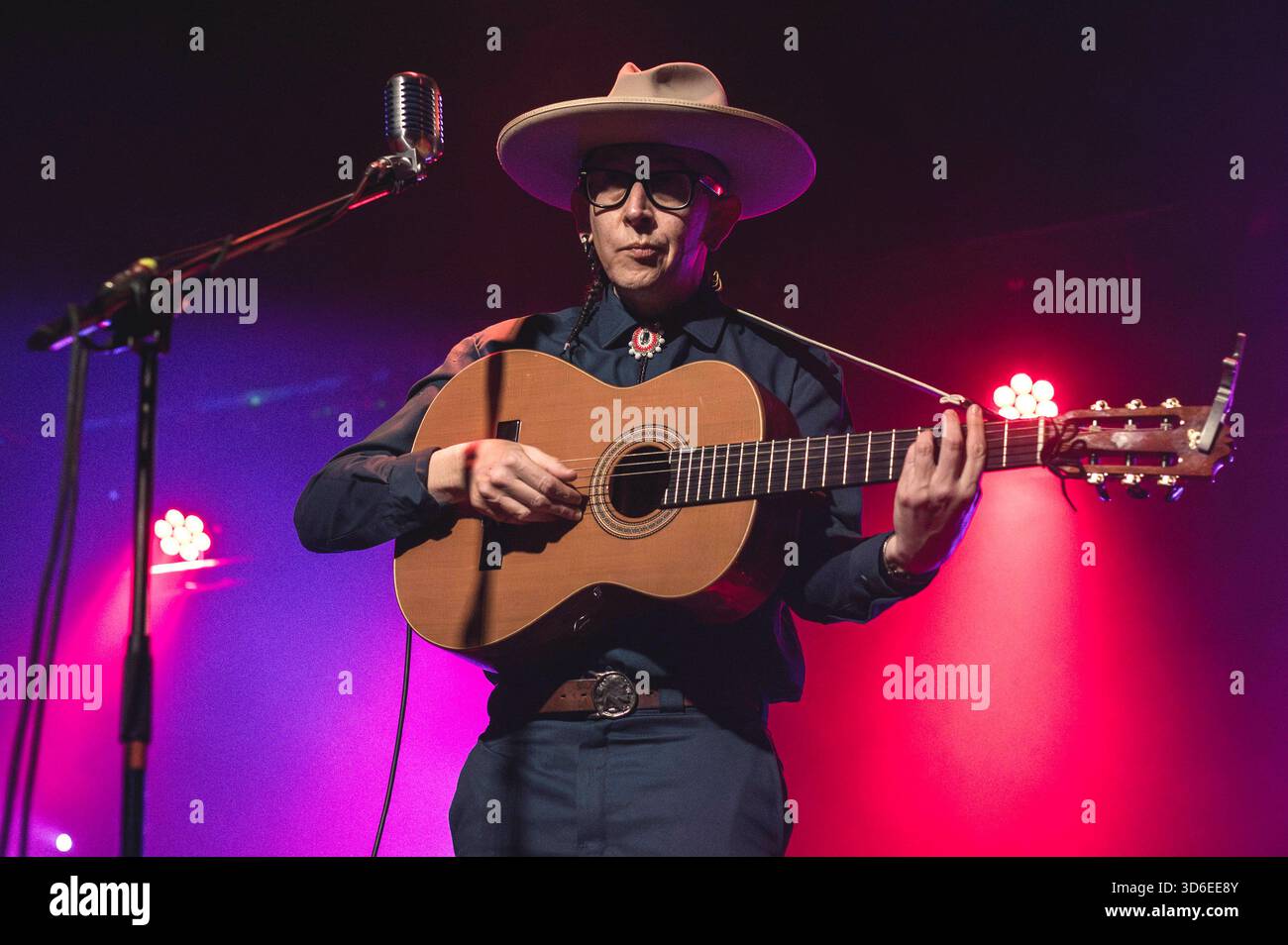 Micah P. Hinson live bei einem Konzert seiner The Tomorrow Man -Tour im ...