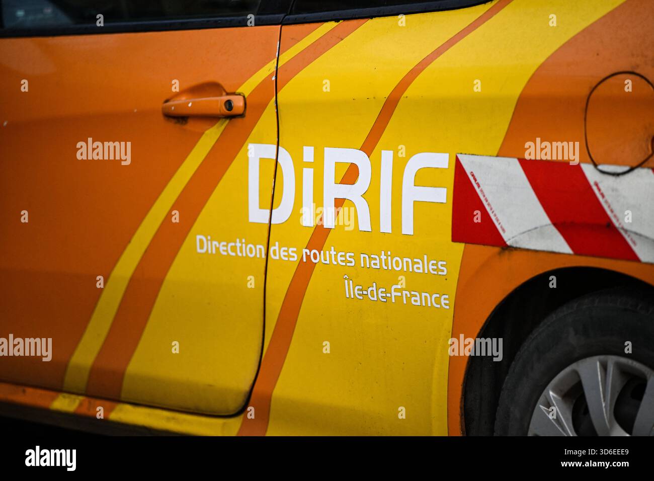 Illustration of the DiRIF intervention vehicles on highway and freeway ...