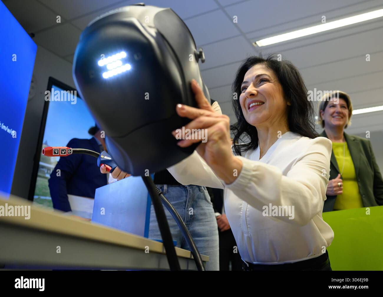 20 November 2025, Saxony, Chemnitz: Katherina Reiche (CDU), Federal ...