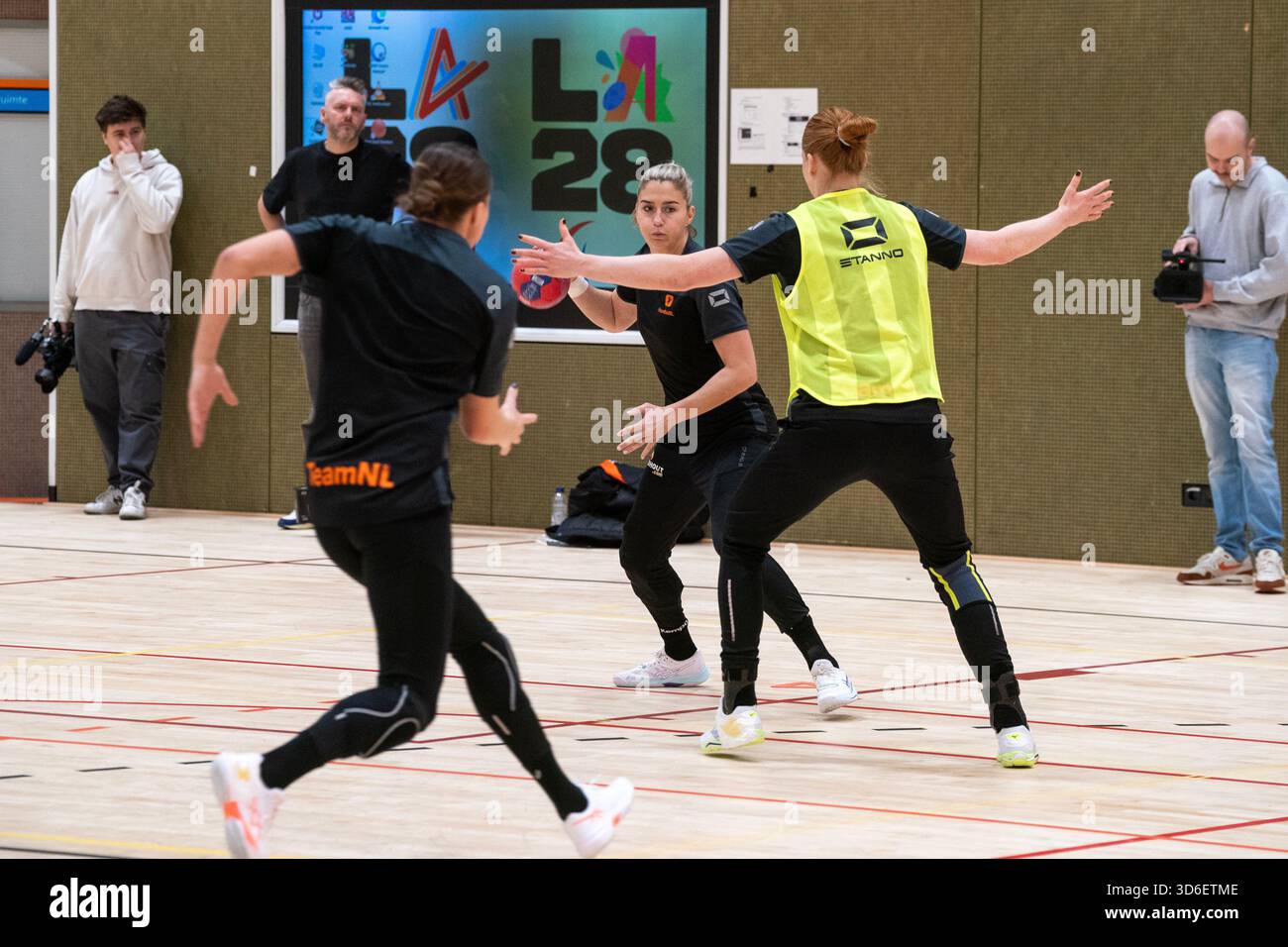 ARNHEM, NETHERLANDS - NOVEMBER 20: Estavana Polman of the Netherlands ...