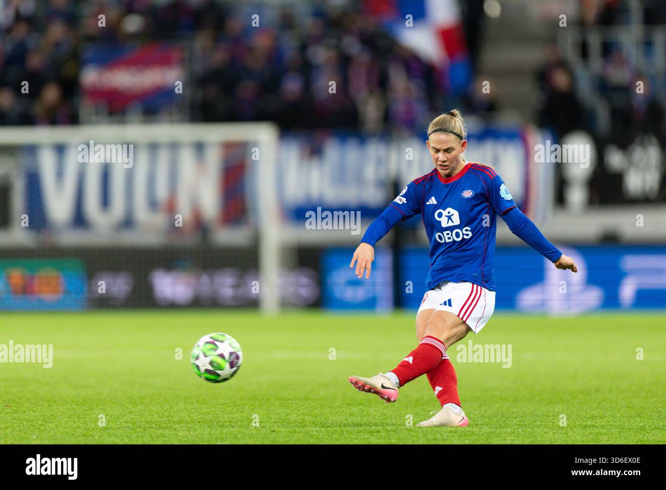 Saedis Run Heidarsdottir (19 Valerenga) shoots the ball during the UEFA ...