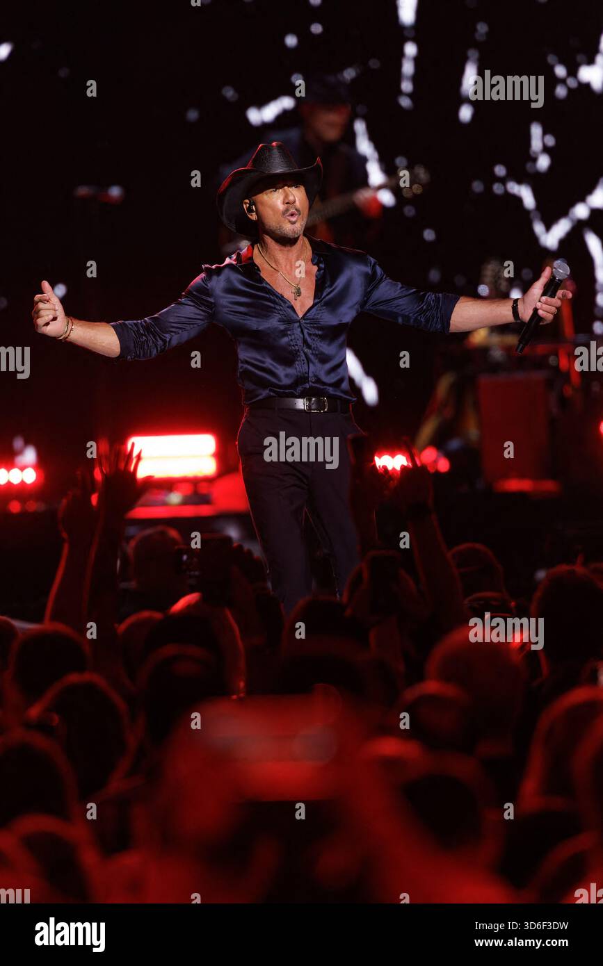 Tim McGraw performs during The iHeartRadio Music Festival at T-Mobile ...