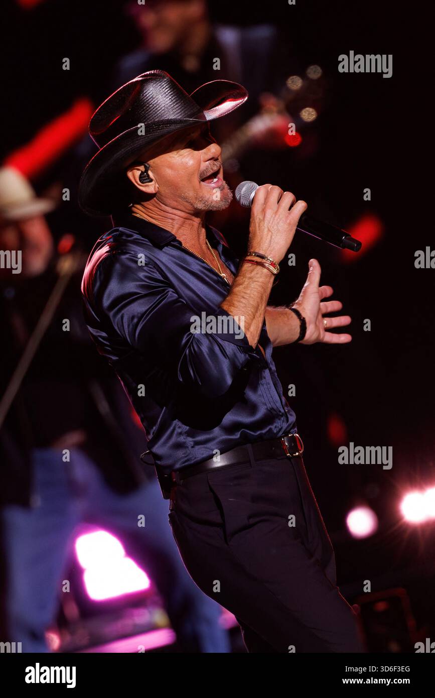 Tim McGraw performs during The iHeartRadio Music Festival at T-Mobile ...