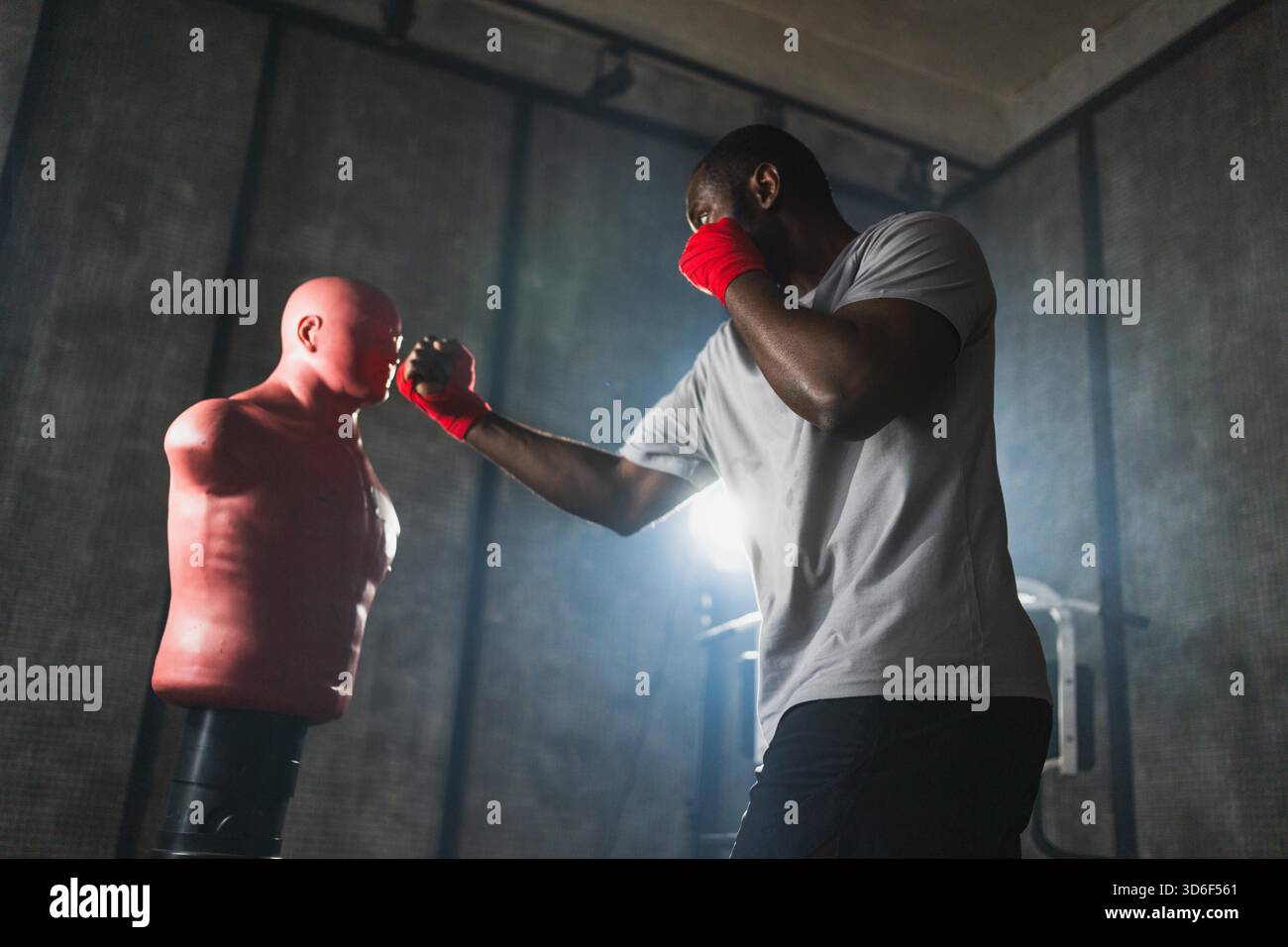 Sportsman boxer fighting hitting hi-res stock photography and images ...
