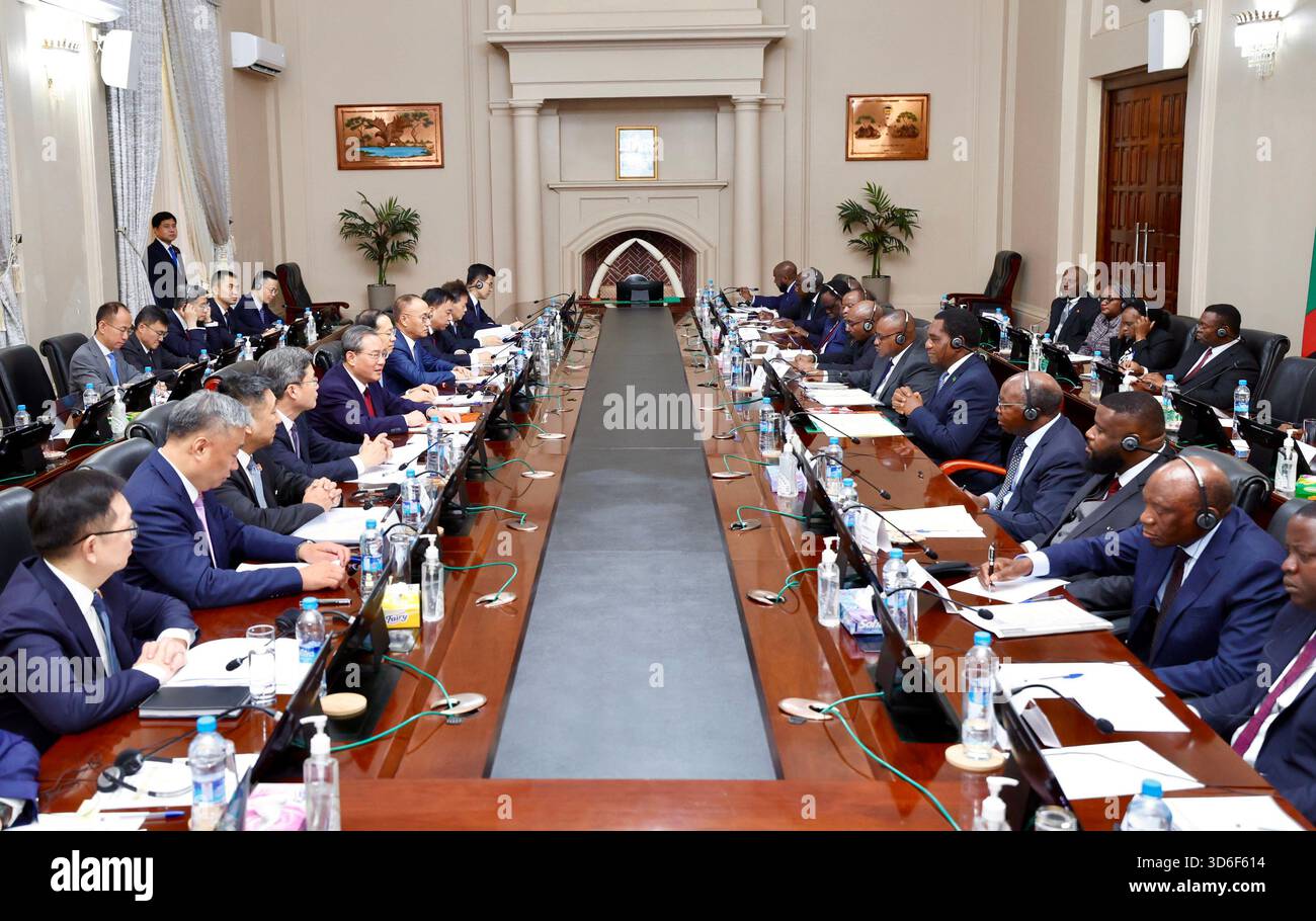 (251120) -- LUSAKA, Nov. 20, 2025 (Xinhua) -- Chinese Premier Li Qiang ...