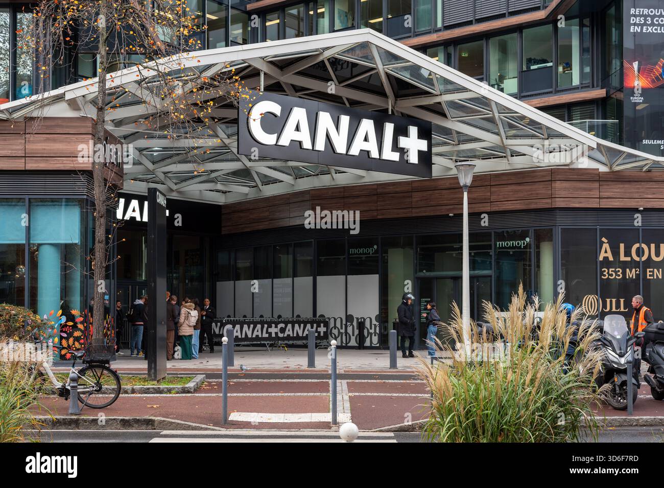 Canal plus tv france hi-res stock photography and images - Alamy