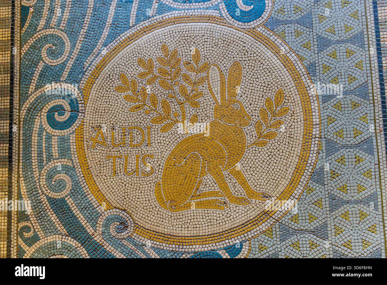 Inside saint stephen church hi-res stock photography and images - Alamy