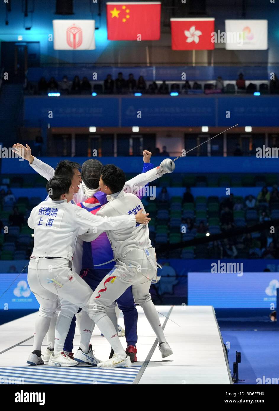 (251120) -- HONG KONG, Nov. 20, 2025 (Xinhua) -- Team Shanghai ...