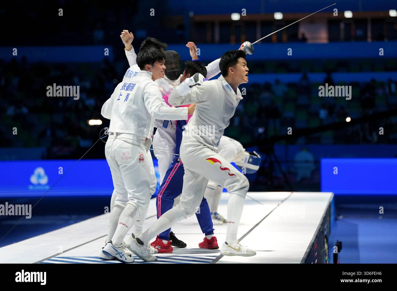 (251120) -- HONG KONG, Nov. 20, 2025 (Xinhua) -- Team Shanghai ...