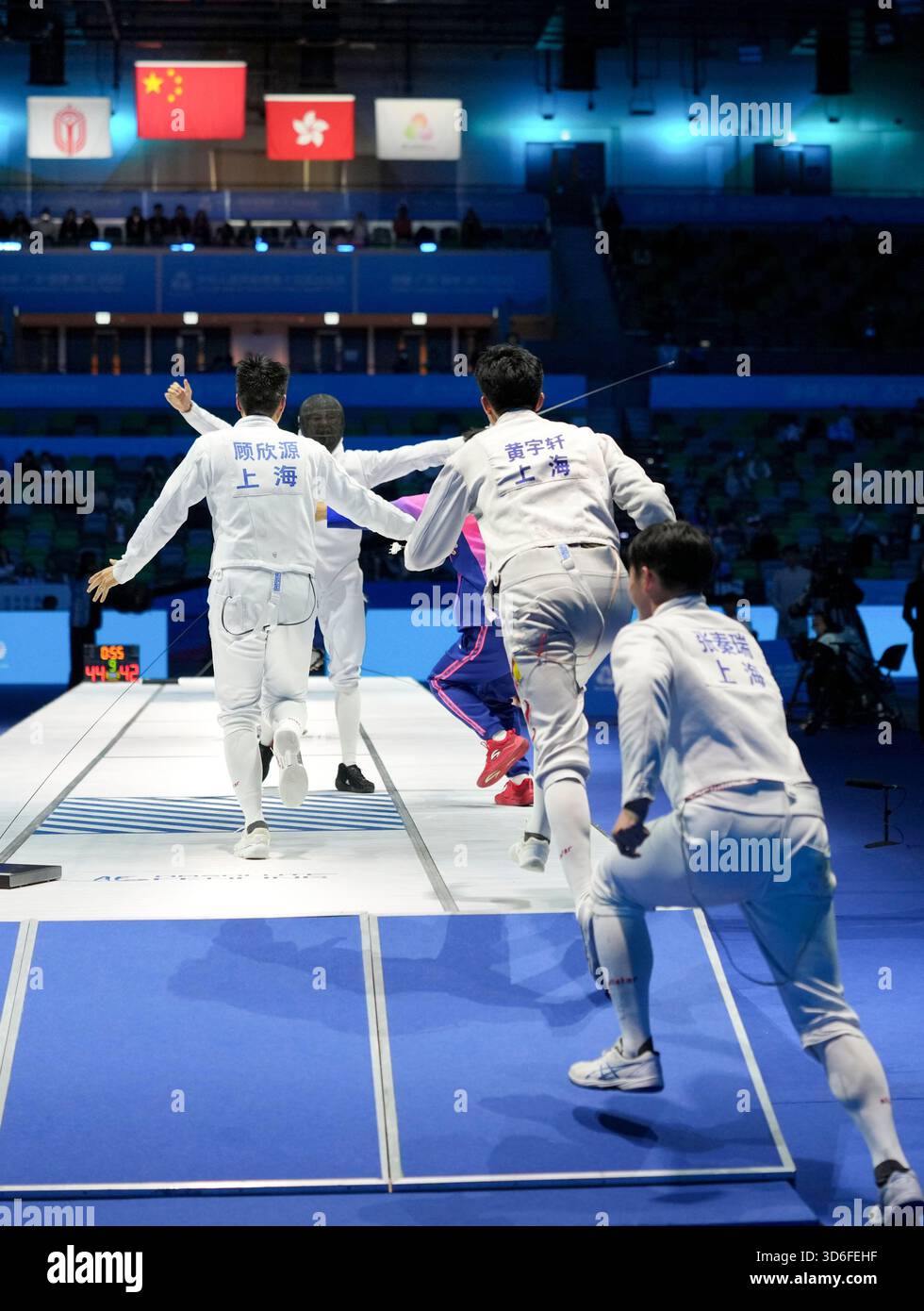 (251120) -- HONG KONG, Nov. 20, 2025 (Xinhua) -- Team Shanghai ...
