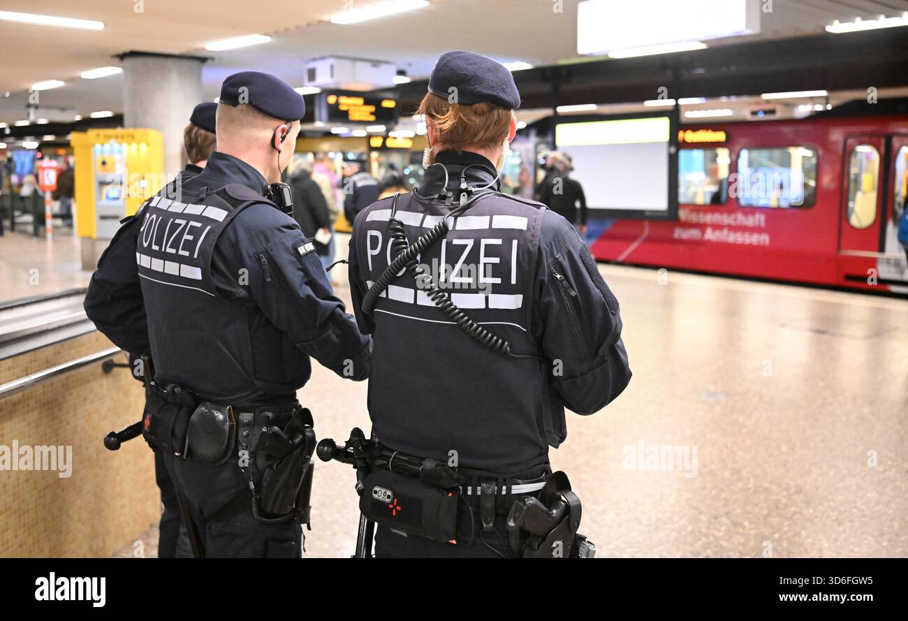 20 November 2025, Baden-Württemberg, Stuttgart: Police officers at the ...