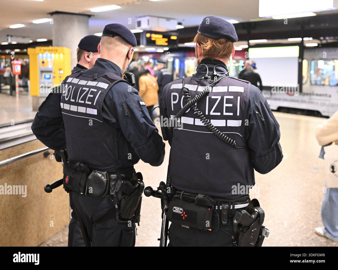 20 November 2025, Baden-Württemberg, Stuttgart: Police officers at the ...