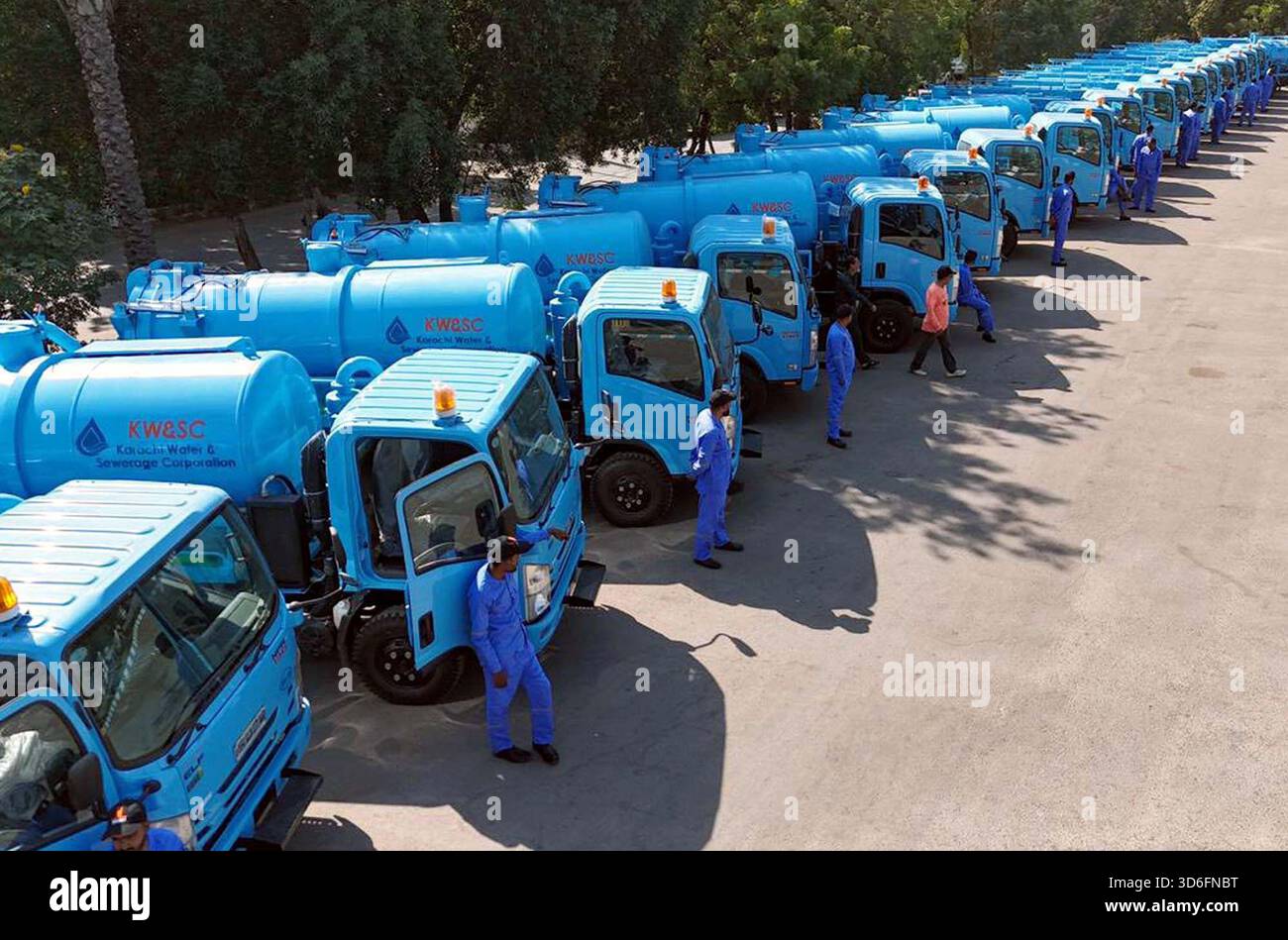 View newly handed over suction and jetting vehicles to Karachi Water ...