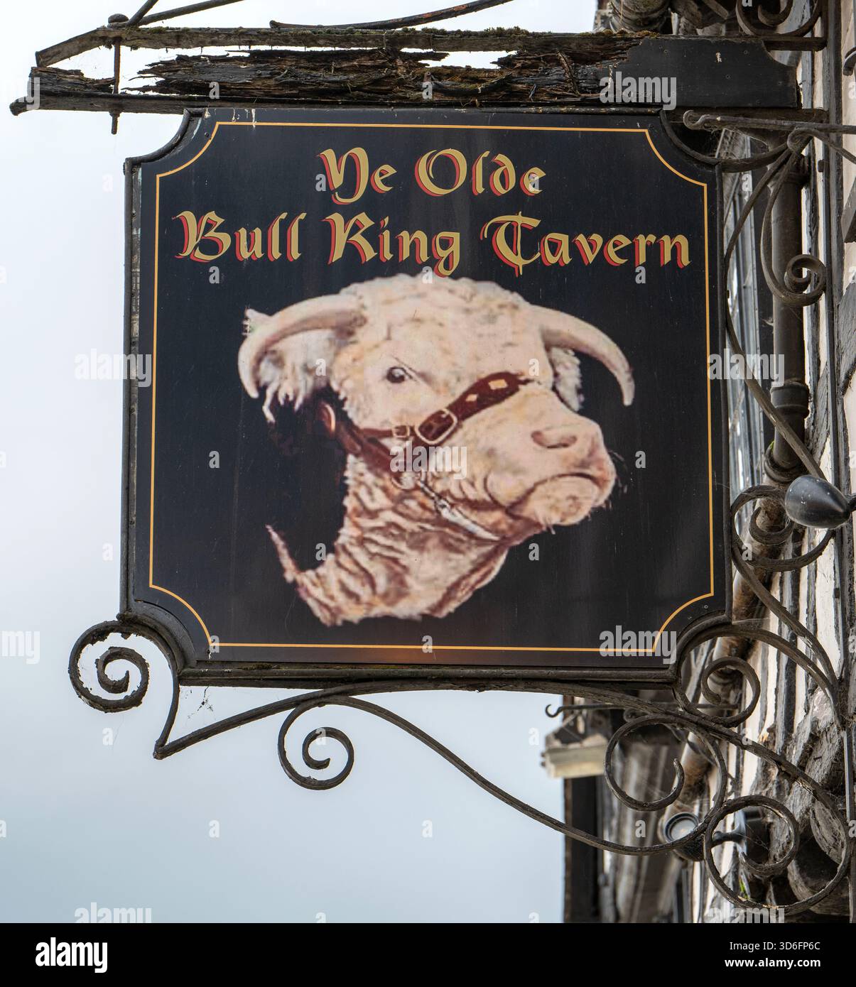 Ludlow ye olde bull ring tavern hi-res stock photography and images - Alamy