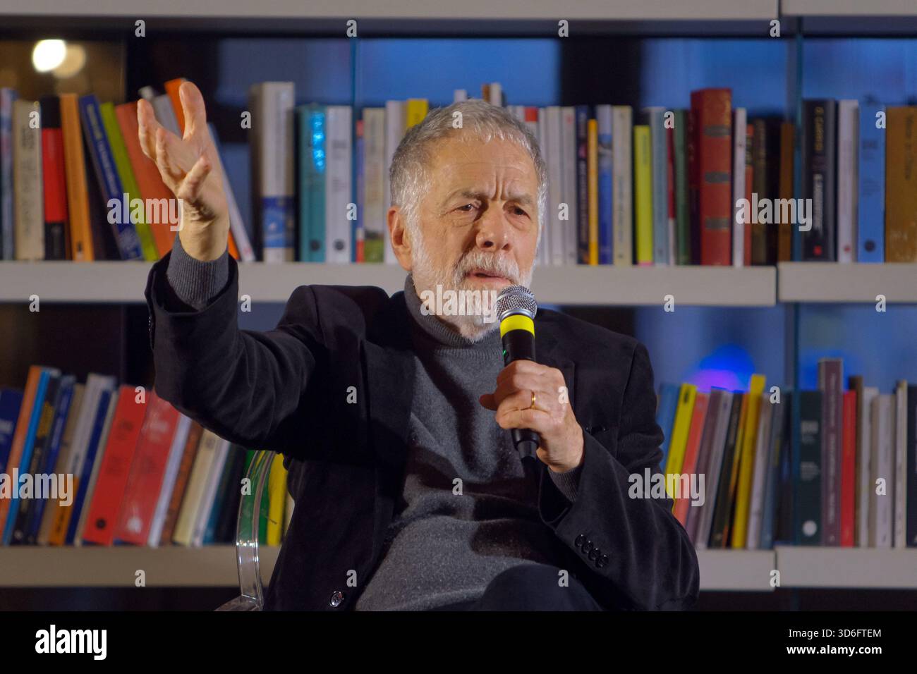 Turin Readers' Circle meeting with Gabriele Lavia Stock Photo - Alamy