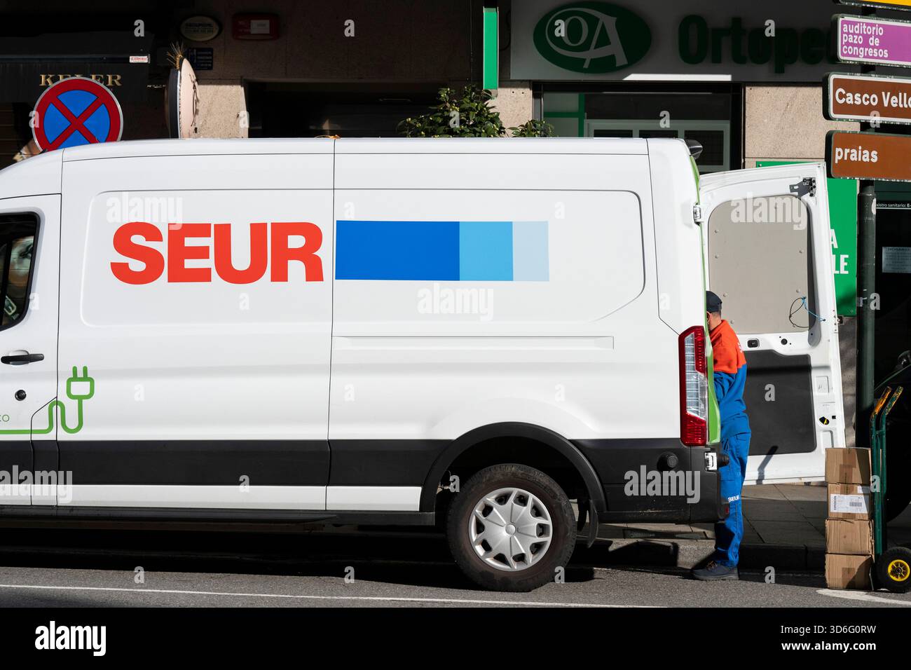 November 17, 2025, Vigo, Spain: Spanish parcel delivery service company ...