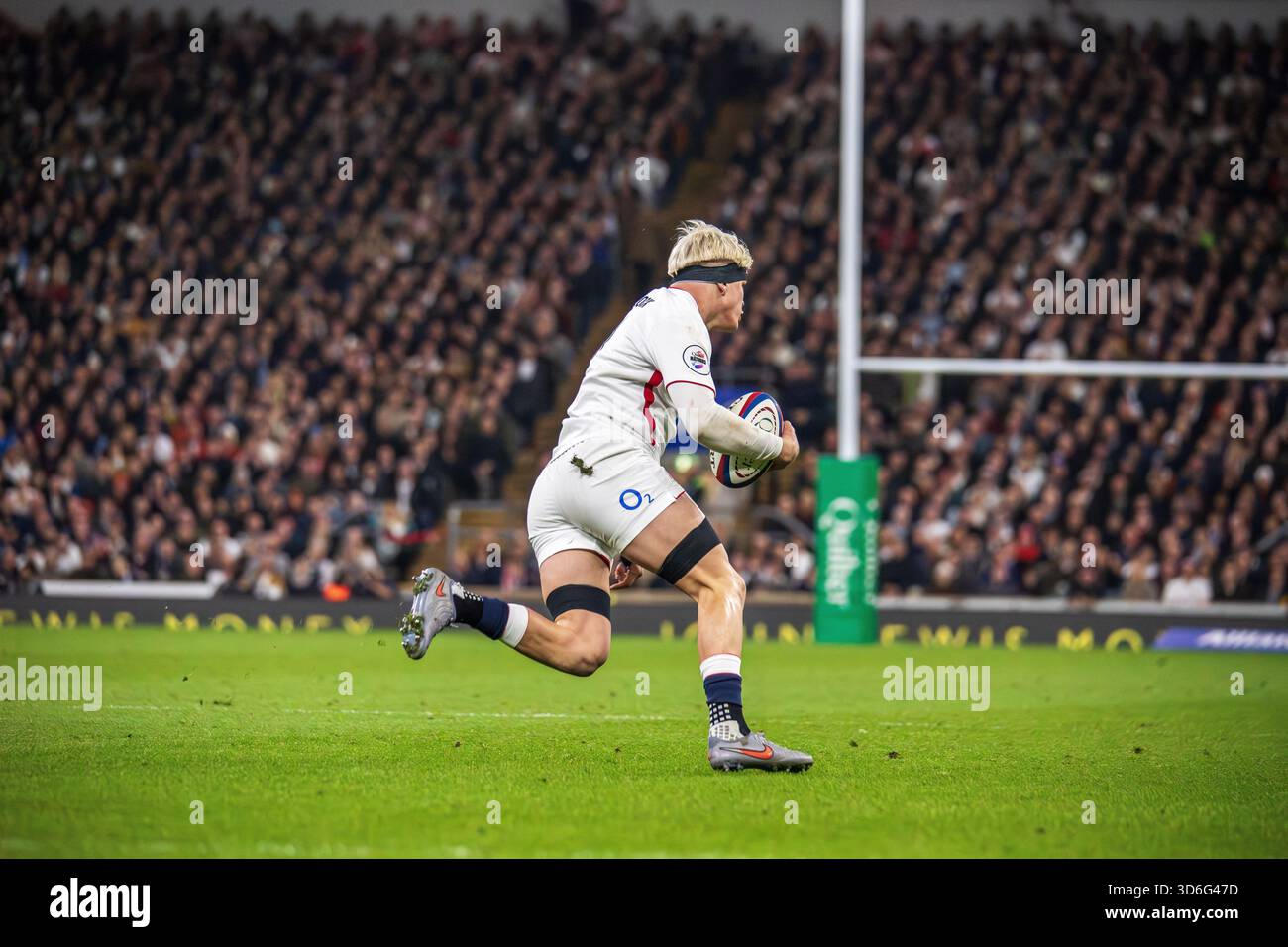 London, UK, 15th November 2025 England back row Henry Pollock can see ...
