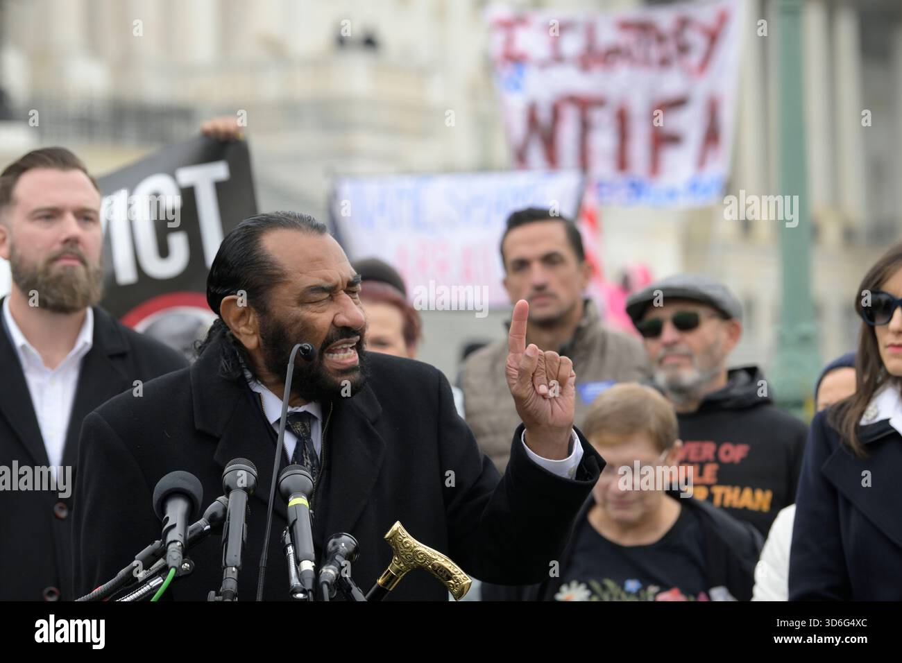 US Congressman Al Green(D-TX) speaks and hold a rally about Impeachment ...