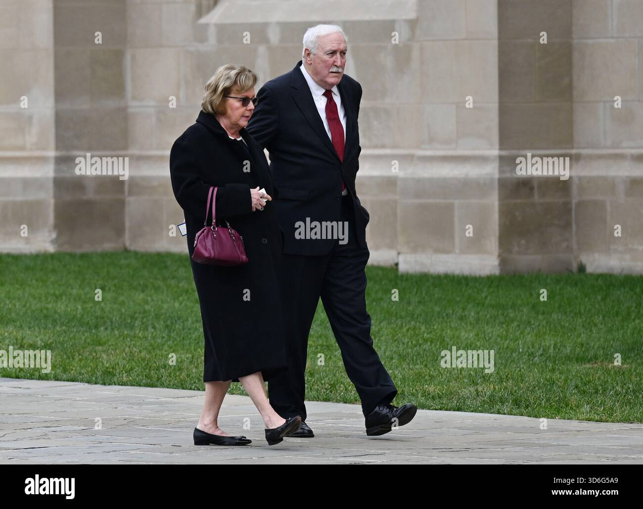 Former Secretary of the Navy Sean O'Keefe arrives for the funeral of ...