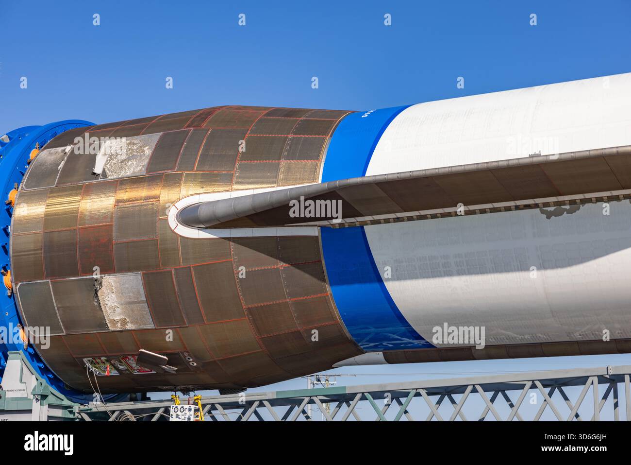 The rollback of the 189 feet long Blue Origin New Glenn booster "Never ...