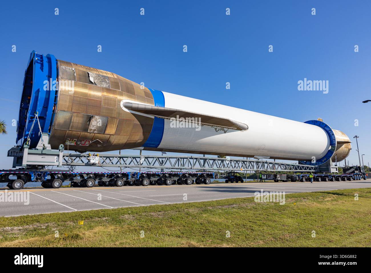 The rollback of the 189 feet long Blue Origin New Glenn booster "Never ...