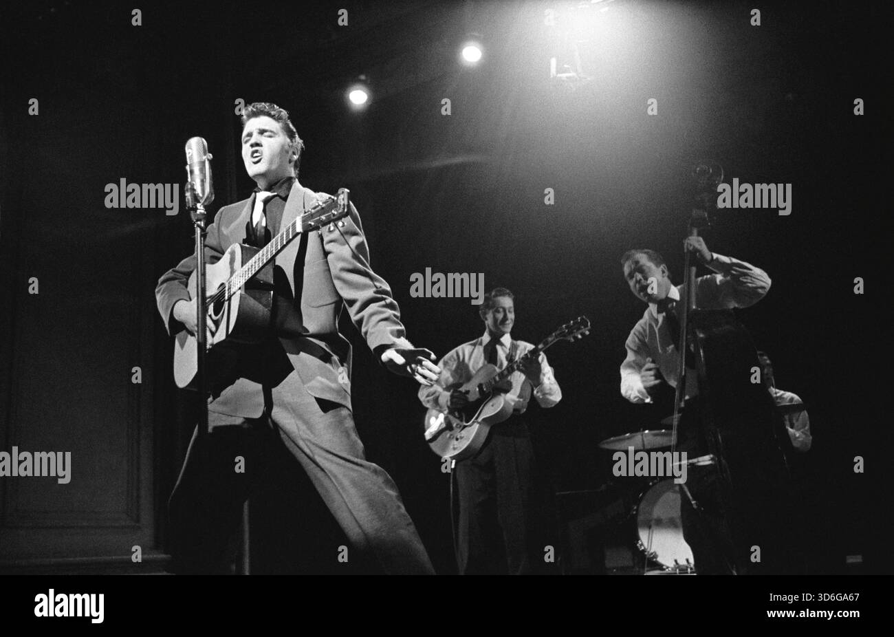 Elvis Presley live with Scotty Moore and Bill Black 1956 - unknown ...