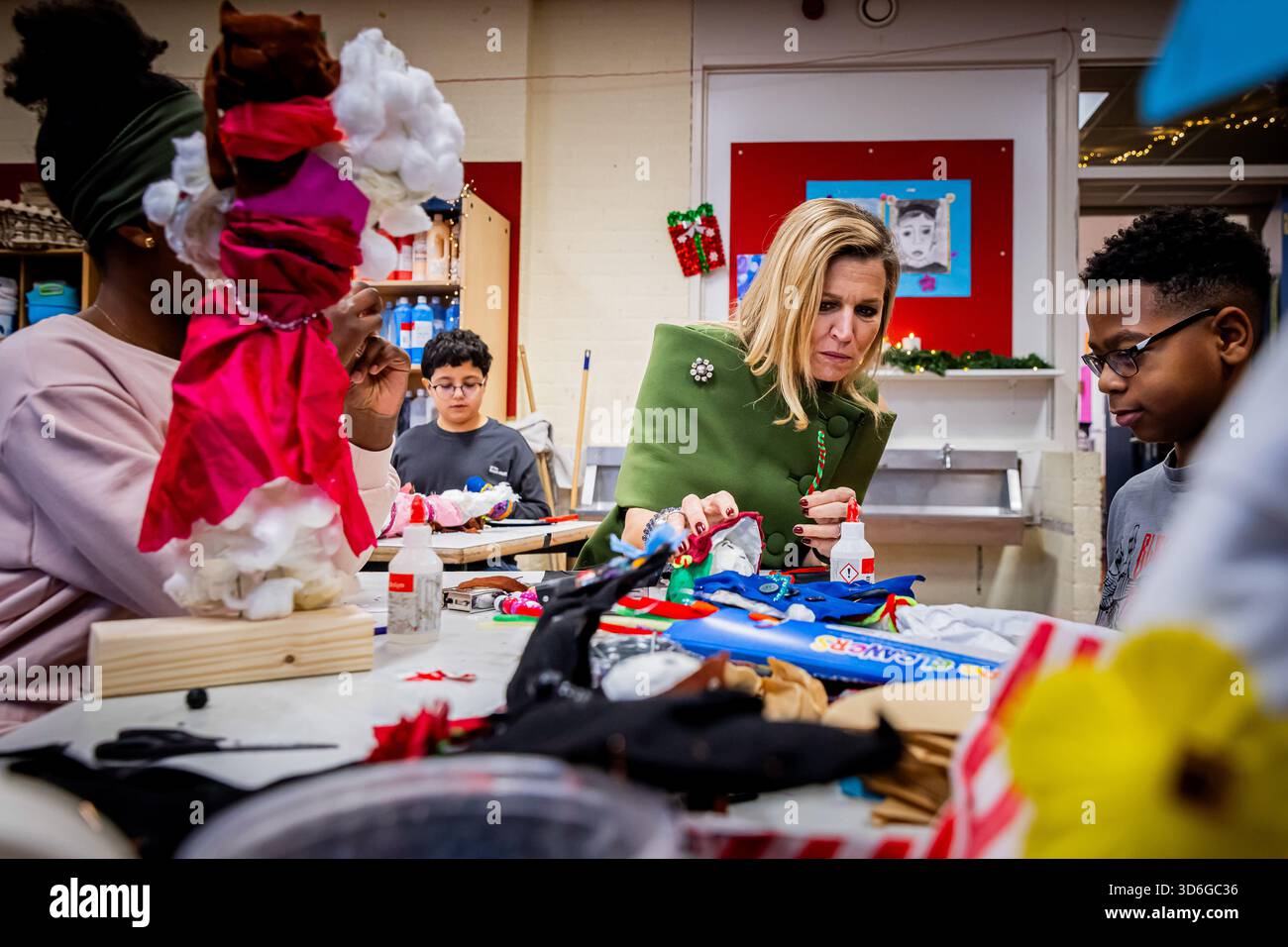 Queen Maxima visits participating school largest school band. Amsterdam ...