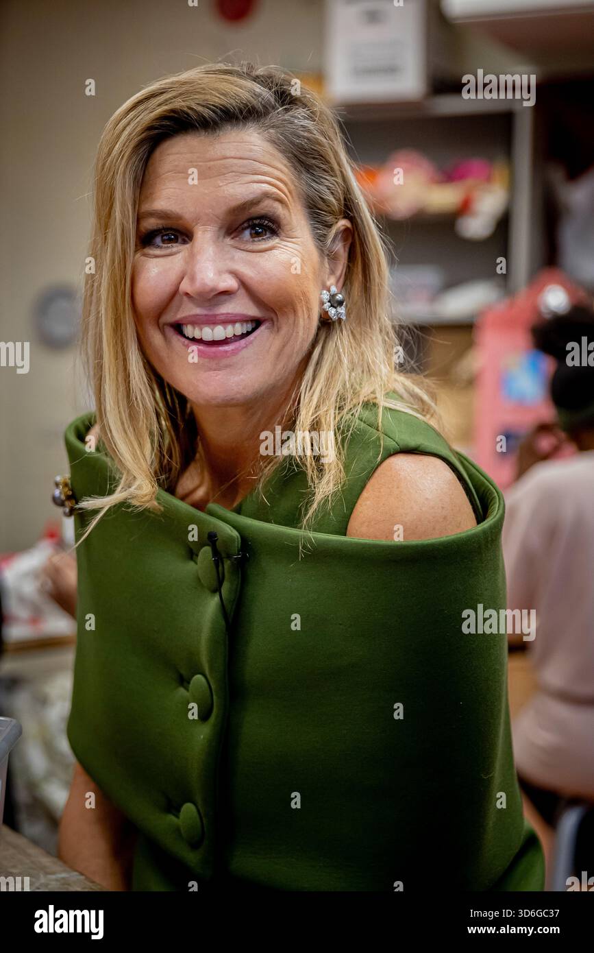 Queen Maxima visits participating school largest school band. Amsterdam ...