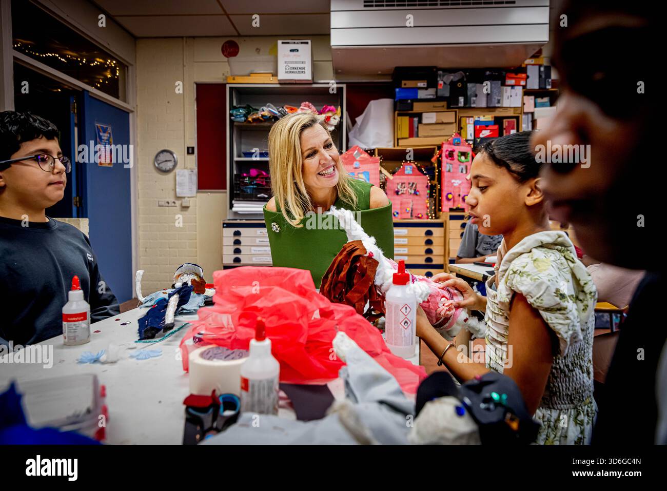 Queen Maxima visits participating school largest school band. Amsterdam ...