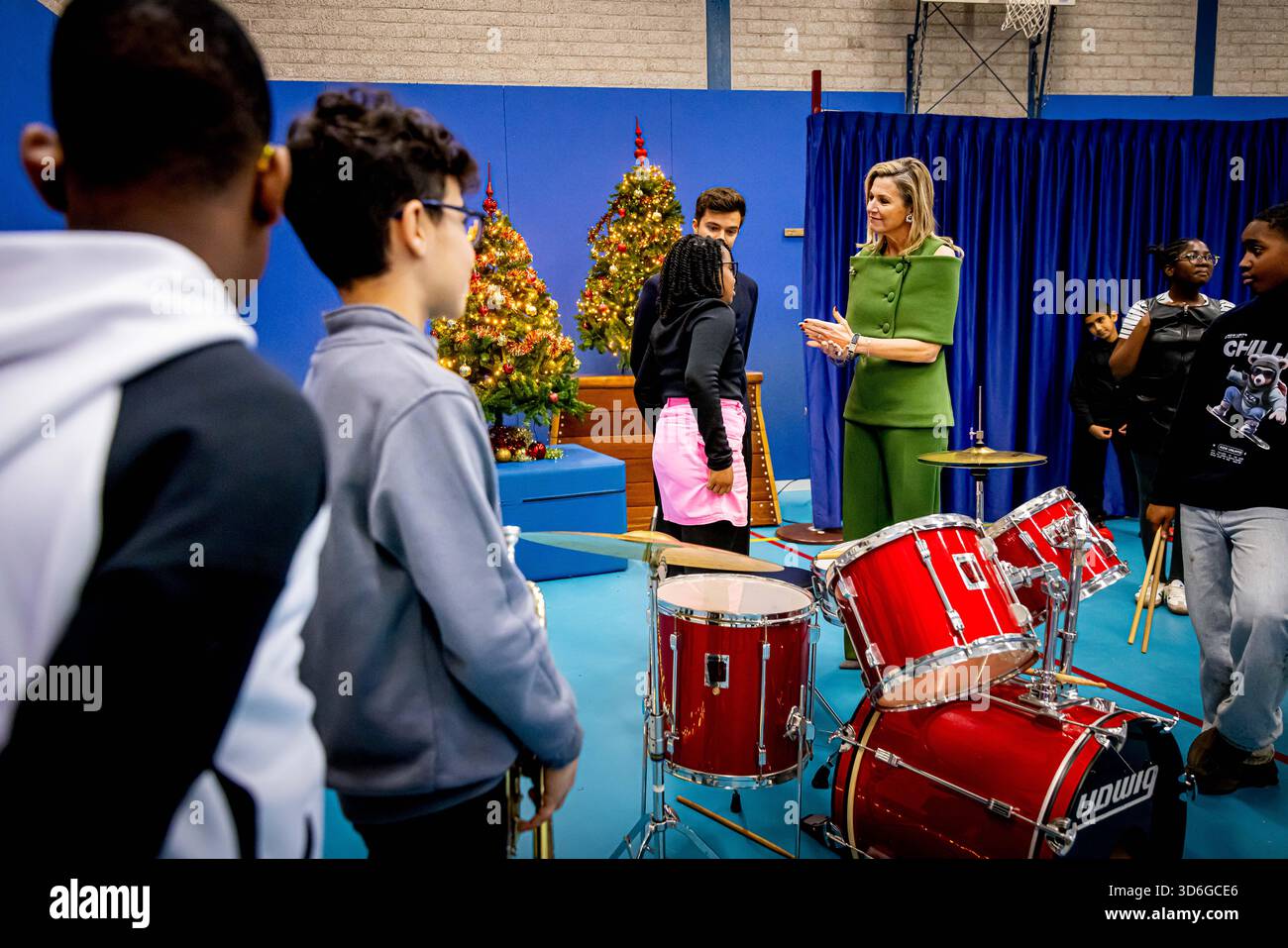Queen Maxima visits participating school largest school band. Amsterdam ...