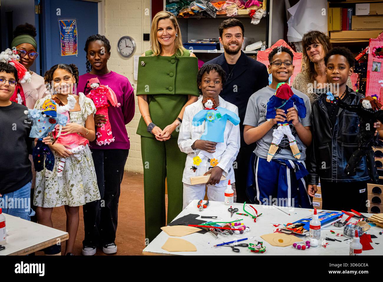 Queen Maxima visits participating school largest school band. Amsterdam ...