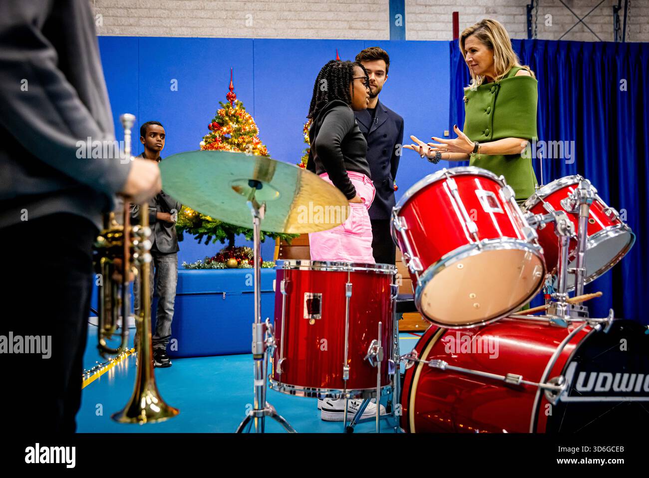 Queen Maxima visits participating school largest school band. Amsterdam ...