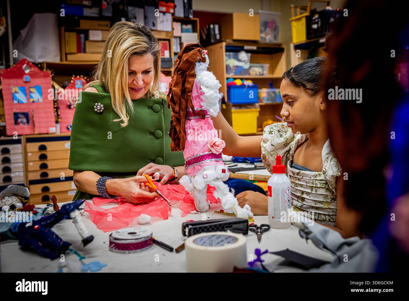 Queen Maxima visits participating school largest school band. Amsterdam ...