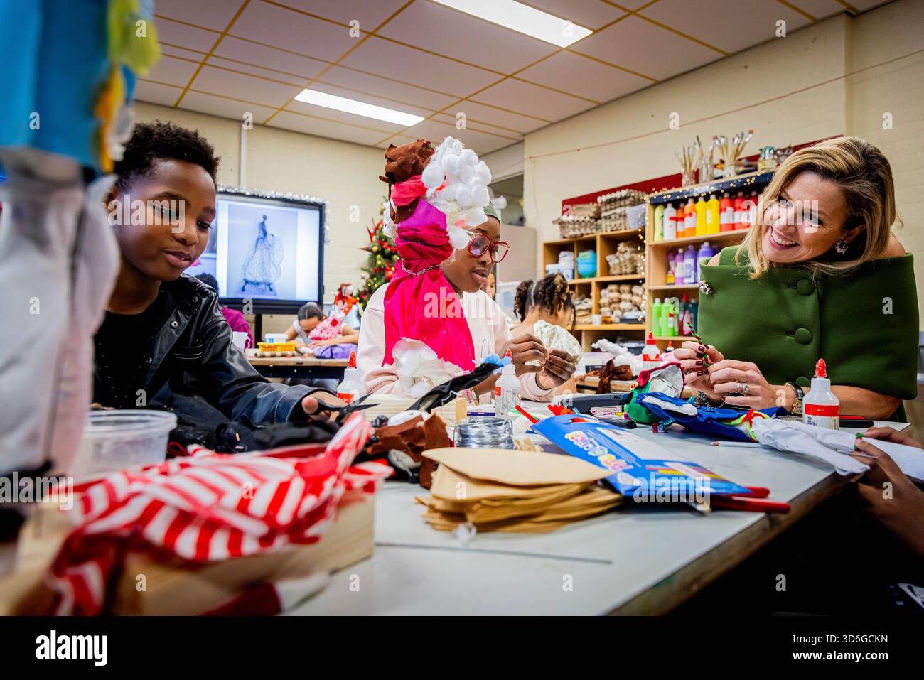 Queen Maxima visits participating school largest school band. Amsterdam ...