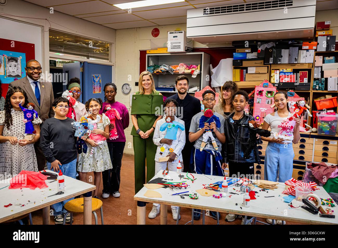 Queen Maxima visits participating school largest school band. Amsterdam ...