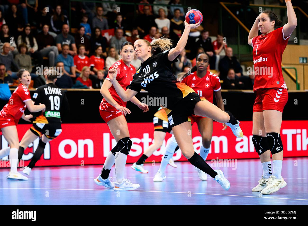 20 November 2025, Switzerland, St. Gallen: Handball, women ...