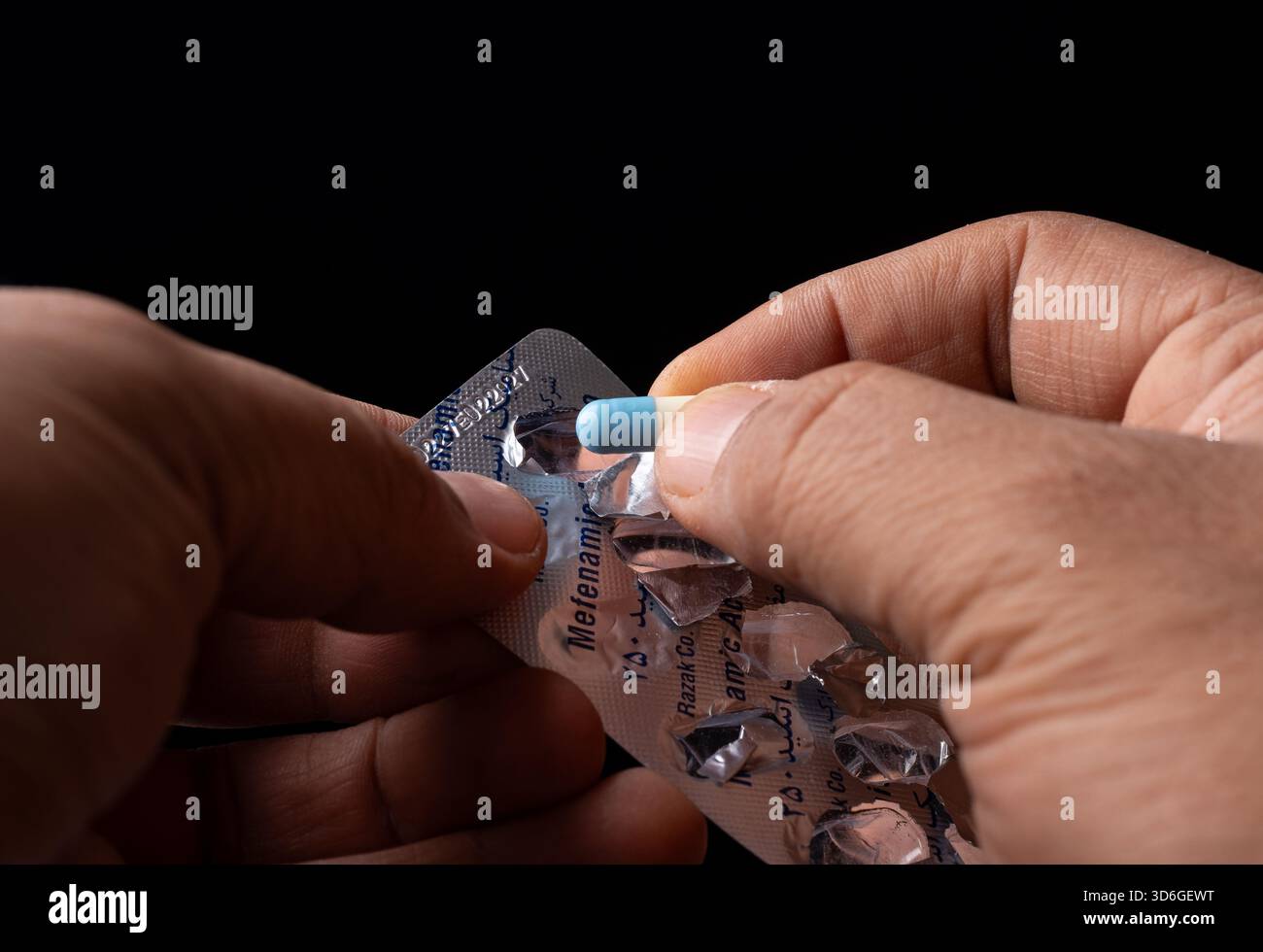 Pill dispensing process hi-res stock photography and images - Alamy
