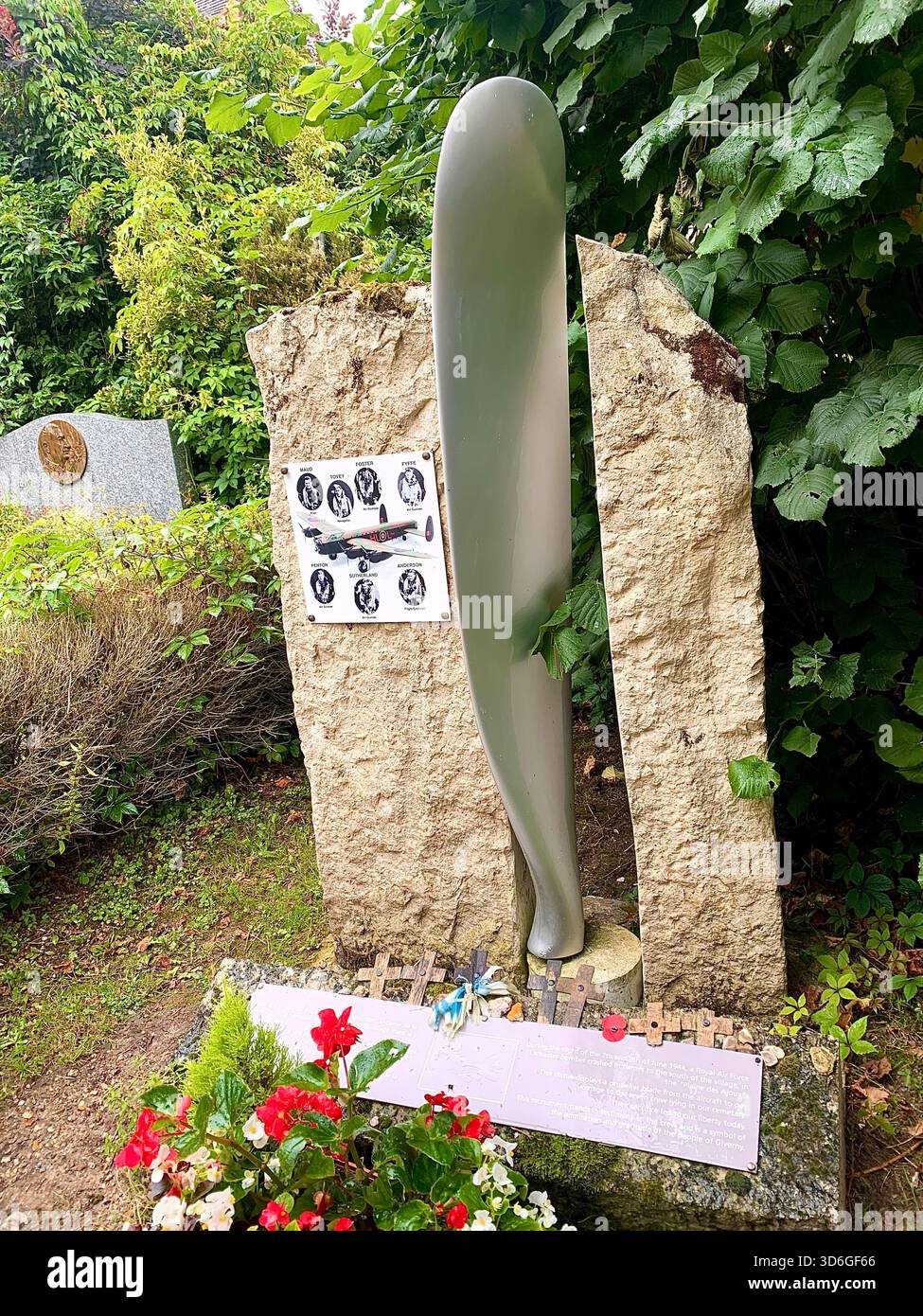 Eglise Saite Radegonde Giverny France Monet soldiers died raf British ...
