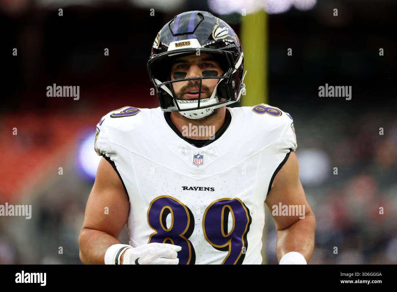 Baltimore Ravens tight end Mark Andrews (89) warms up prior to the ...